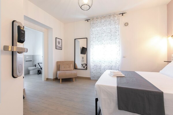 Domina Guest House - Luxory Room - Fiumicino