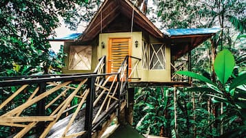 Quarto, 1 cama queen-size, casa de banho privativa | Lençóis de algodão egípcio, roupa de alta qualidade, edredões de penas