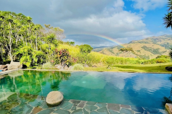 2 piscinas exteriores