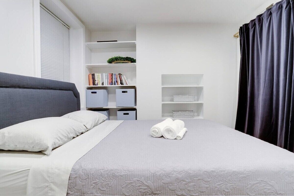 Dupont: Pet-friendly+metro+42"roku+desk+fast Wi-fi - Georgetown, DC