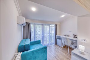 Quarto Triplo Cidade, Vista para a cidade | Roupa hipoalergénica, camas de colchão viscoelástico, minibar 