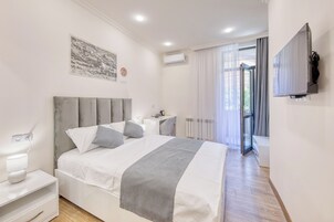 Quarto Duplo Design | Roupa hipoalergénica, camas de colchão viscoelástico, minibar 