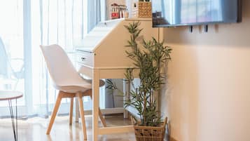 Apartamento conforto, vista para a cidade | Área de estar