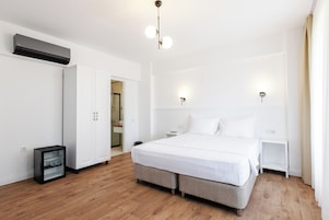 Quarto triplo standard | Roupas de cama premium, frigobar, Wi-Fi de cortesia, roupa de cama