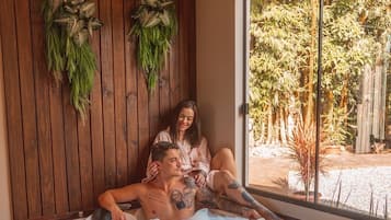 Cabana superluxo, vista para o lago | Roupas de cama premium, frigobar, individualmente decorados