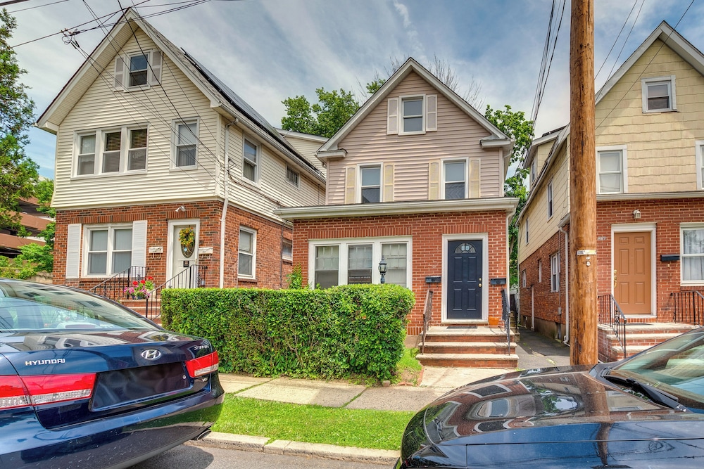 Hackensack Escape W/ Yard - 17 Mi To Times Square! - Englewood, NJ