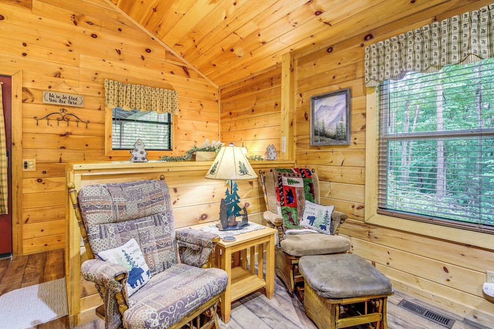 Cabin W/ Private Hot Tub ~ 7 Mi To Pigeon Forge! - Townsend, TN