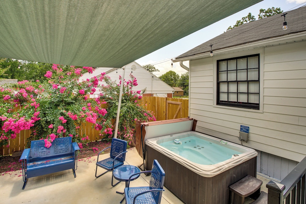 Walk To Oaklawn Racetrack: Hot Springs Getaway! - Hot Springs, AR