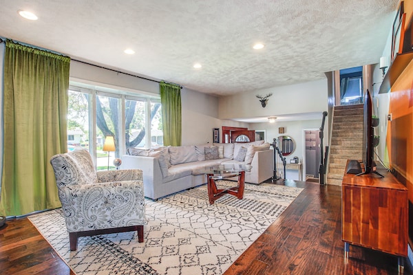 2 Mi To Dtwn: Canal-front W/ Deck, Dock, Kayak - Oshkosh, WI