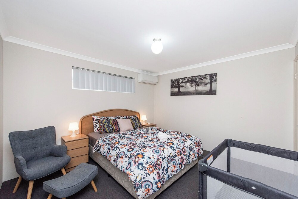 Serene Oasis - 3 Bedroom Getaway House - Perth