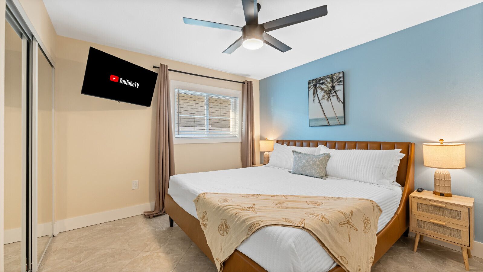 The Shark Tank: Towncenter, Walk To Beach, Bars, Shops & Downtown Cocoa Beach - Cocoa Beach, FL