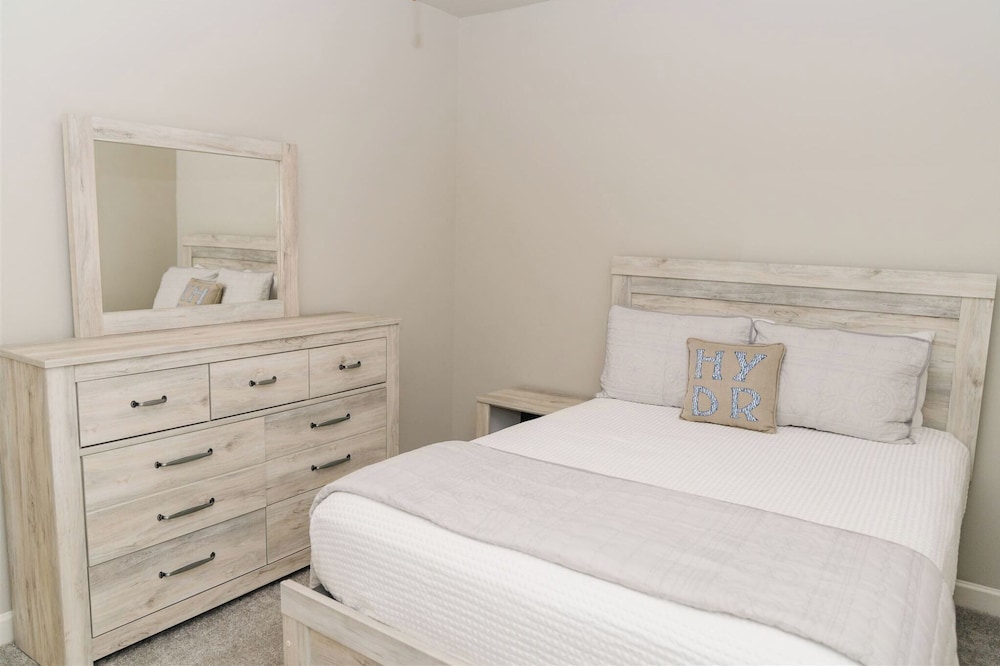 Hotty Toddy! Newly Renovated 2 Bedroom, 2 Bathroom. Walk To Grove! 1st Floor. - Mississippi