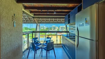 Apartamento luxo | Cozinha privada | Máquina de café expresso, micro-ondas, torradeira