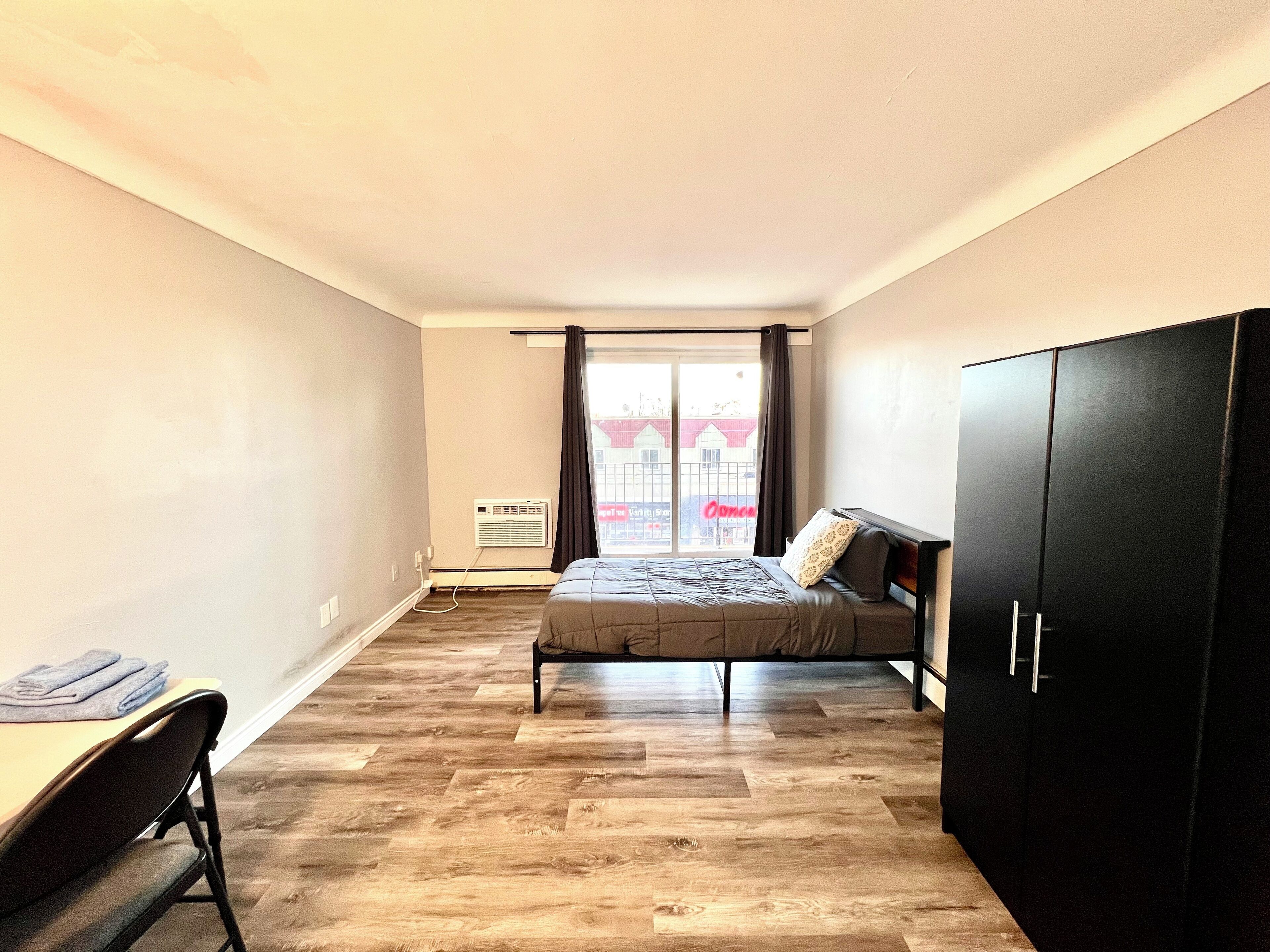 Cozy 2-bedroom Apartment For 2 People Close To University Of Windsor - Ontario