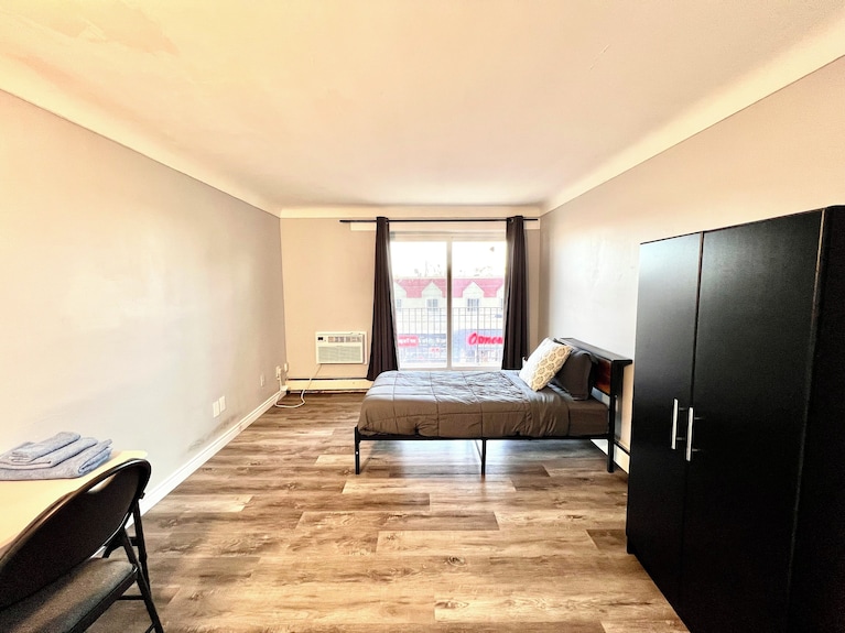 Cozy 2-bedroom Apartment For 2 People Close To University Of Windsor - Ontario