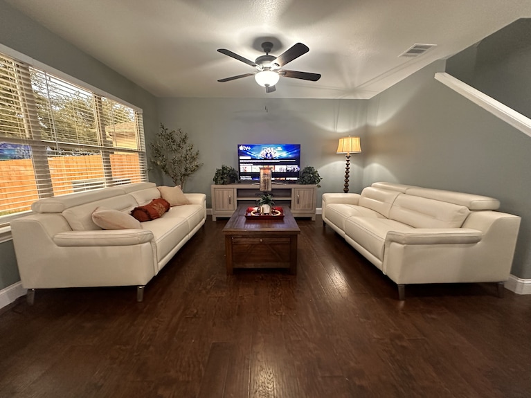 Cozy Lakefront Home With Private Dock, Grill, & Stunning Views Near At&t - Dallas, TX
