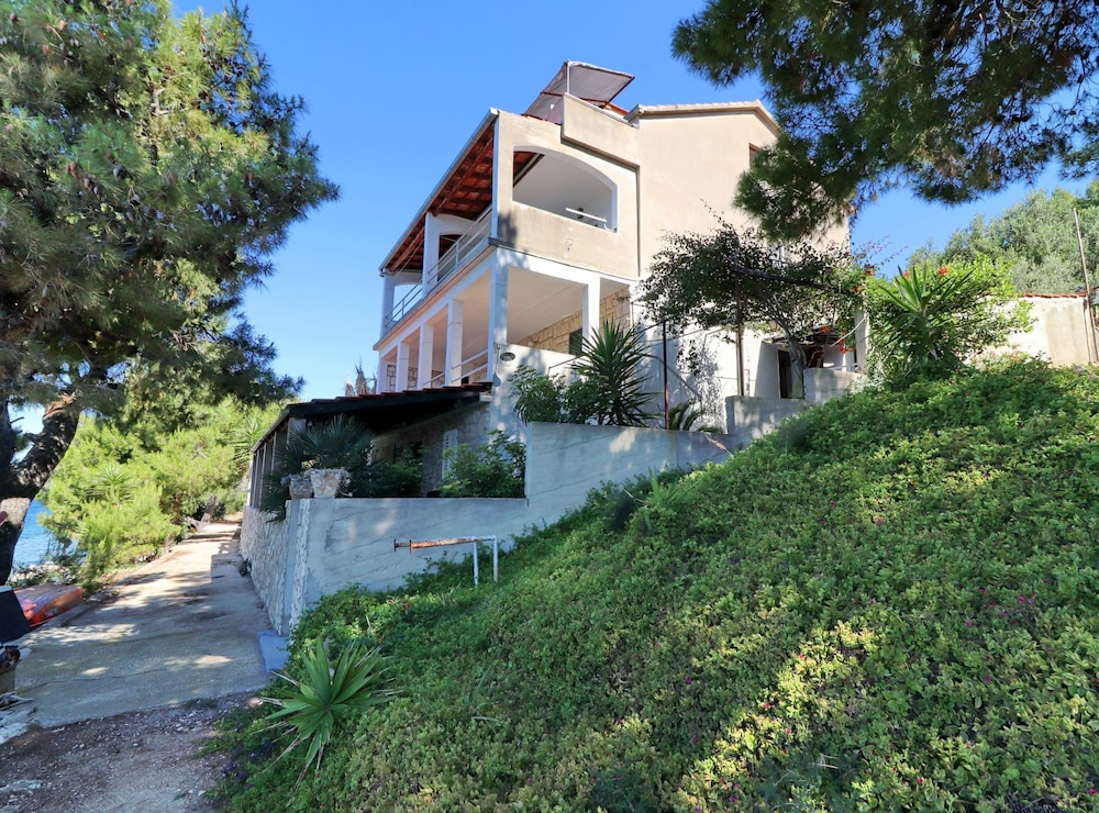 Apartments Karbuni By The Sea - Vela Luka