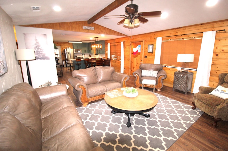 Granbury Home W/ Waterfront Deck: 5 Mi To Downtown - Granbury, TX