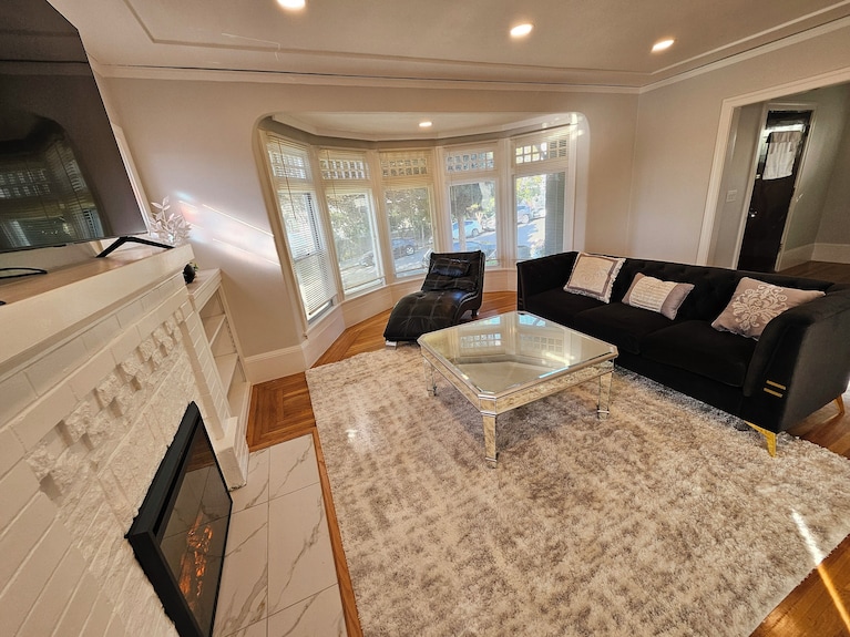 Modern 2 Beds 1 Bath House In A Prime Bay Area Location - Alameda, CA