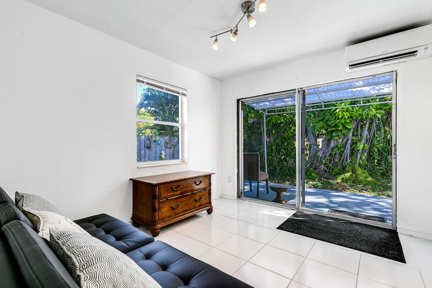 Bungalow With Large Backyard, 5 Min From Beach - Deerfield Beach