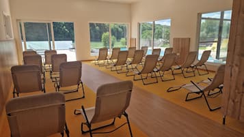 Sauna seca, banheira de hidromassagem, sauna a vapor