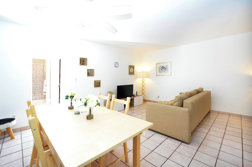 Corner 1 Bedroom Collins Avenue - Miami Beach, FL