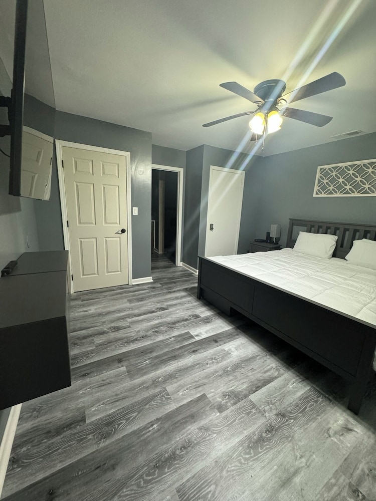 Charming 3-bedroom House In Jackson's Lana District. - Jackson, TN