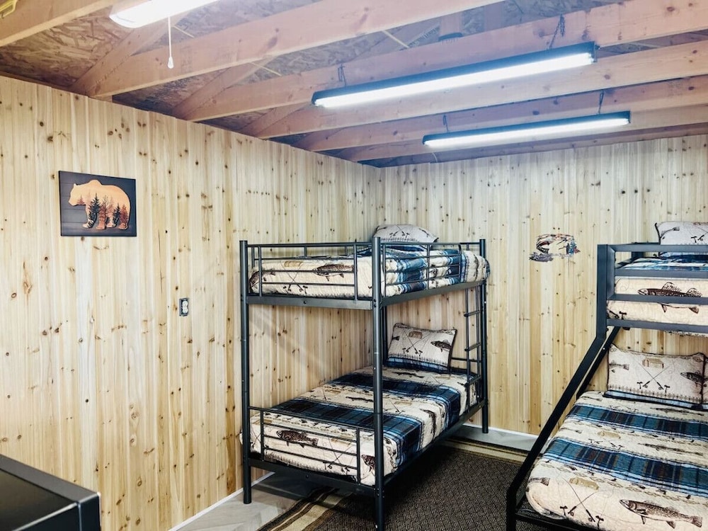 Grayling Bunkhouse At Red-bow - Alaska
