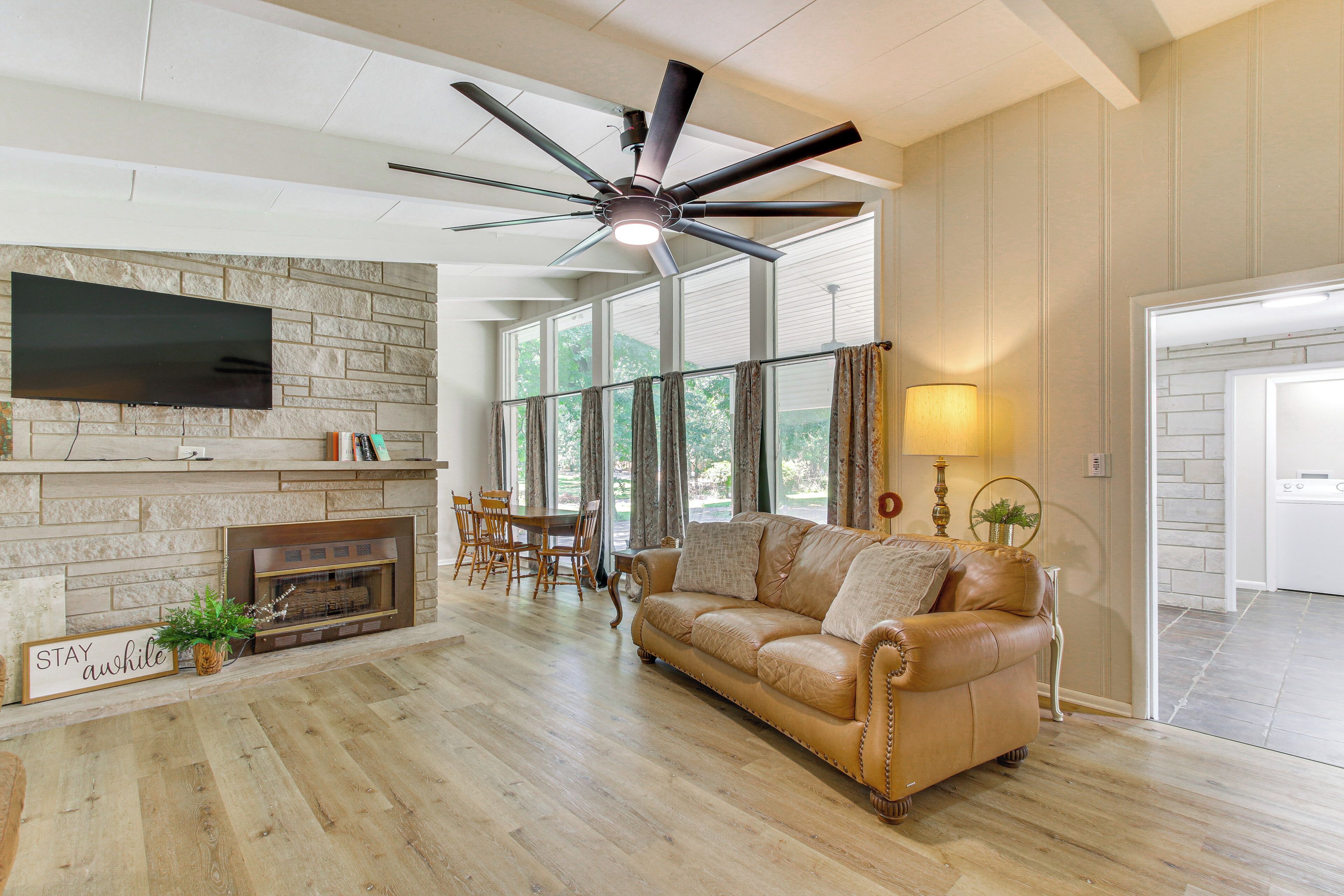 Expansive Family Home: 6 Mi To Dtwn Florence! - Florence, AL