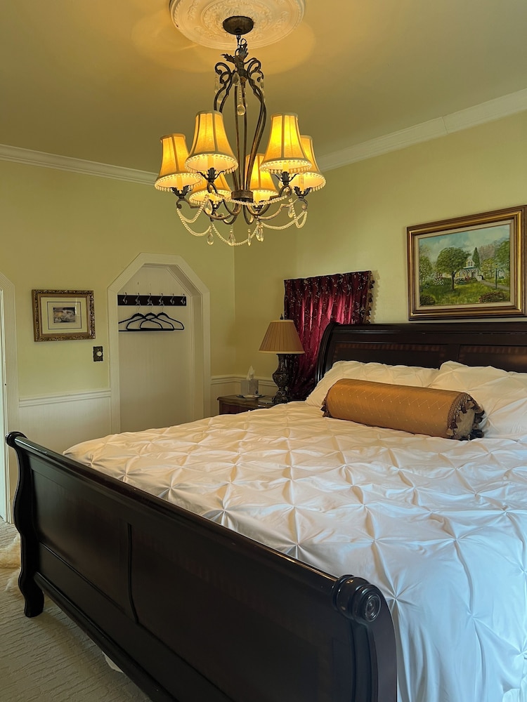 Irish House Suite - Grandview, WA