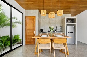 Villa, 1 quarto | Cozinha privada | Uma chaleira elétrica, uma panela elétrica de arroz