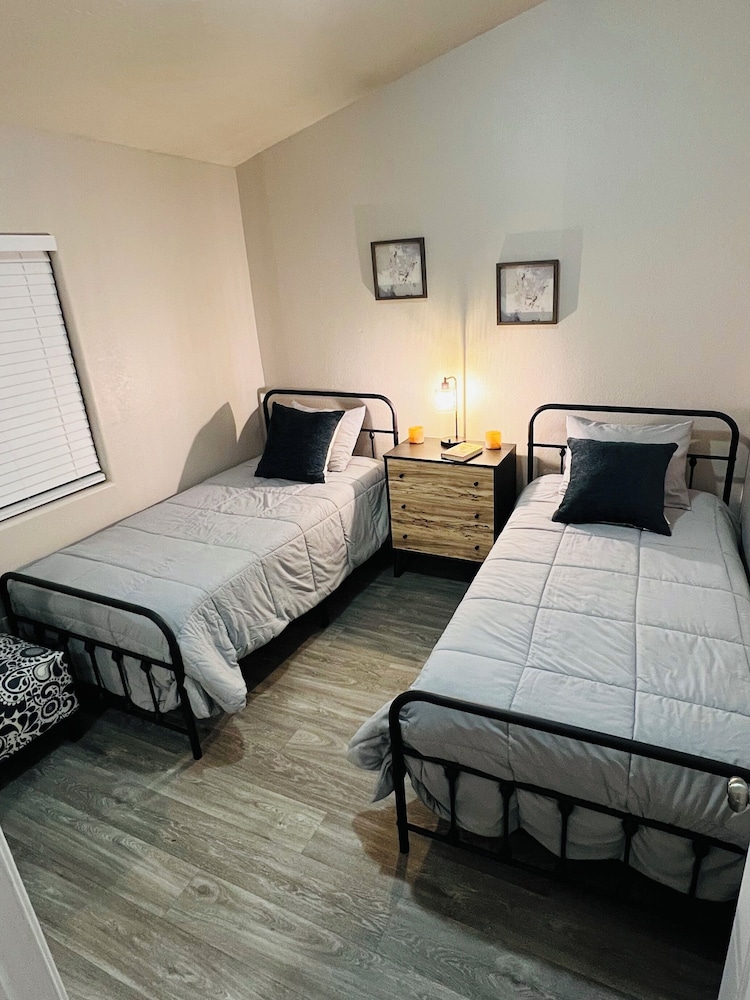 Charming, family friendly 4-bedroom house in NW Tucson with WiFi, AC ...