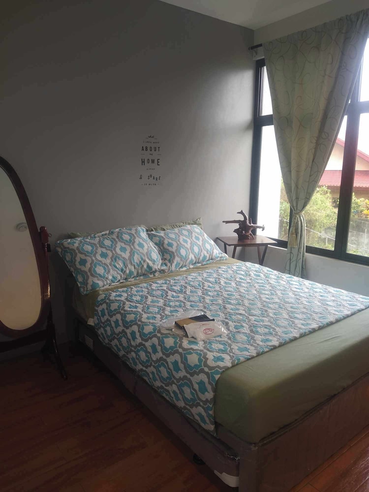 Bachelor's Apartment Good For 2 Person But Can Accommodate 3 Person - Bacolod