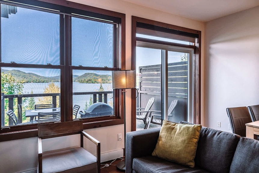 Lakefront, Mountain View - Resort Loft - Quebec