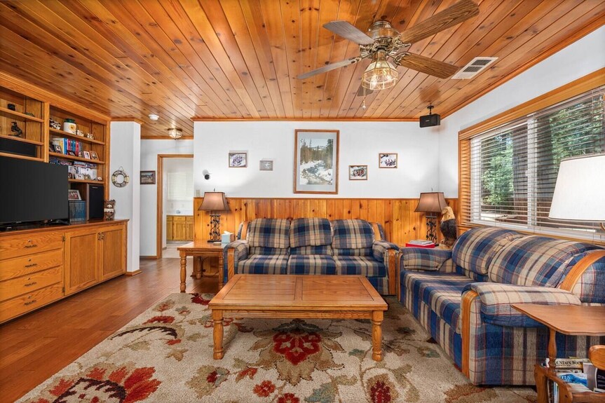 This House Is A 4 Bedroom(s), 2.5 Bathrooms, Located In Shaver Lake, Ca. - Shaver Lake, CA