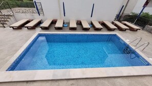 Piscina exterior sazonal 