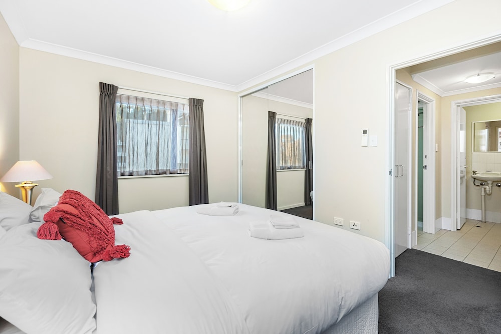 Executive Apartment, Parking, Pool In Perth - Mount Pleasant
