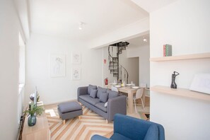 Apartamento | 2 quartos, escrivaninha, ferros/tábuas de passar roupa