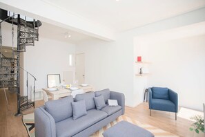 Apartamento | 2 quartos, escrivaninha, ferros/tábuas de passar roupa