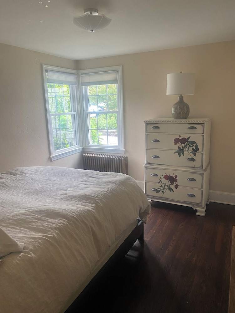 Cozy cottage with AC. Walk to downtown. - Lambertville | Vrbo