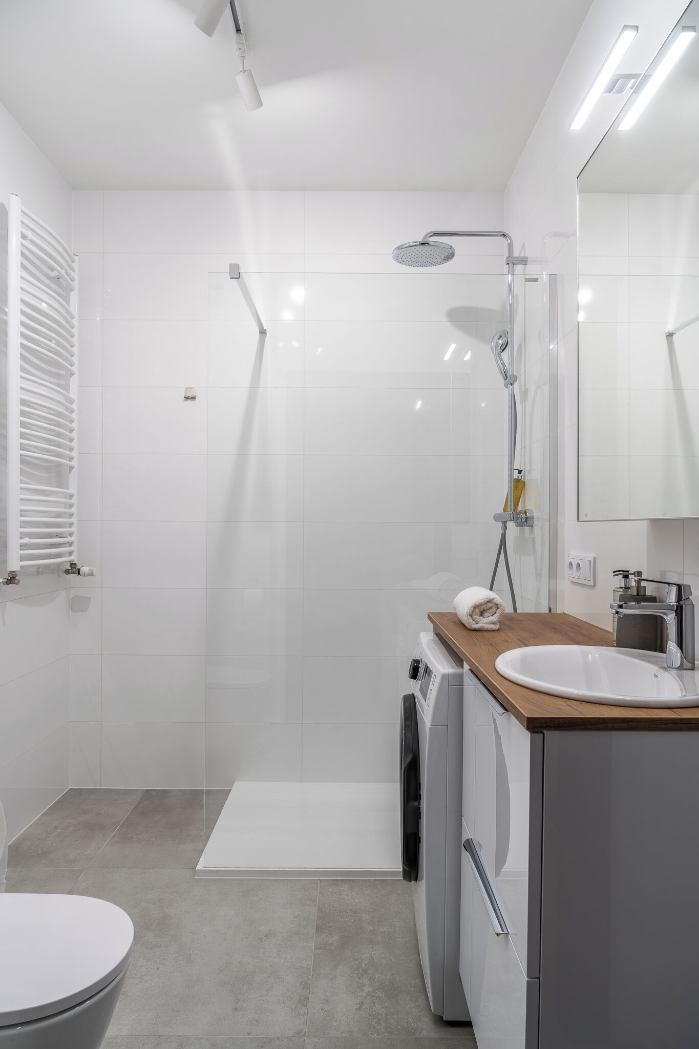 Apartamento superior, sacada | Banheiro | Secador de cabelo, toalhas de banho, sabonete, shampoo