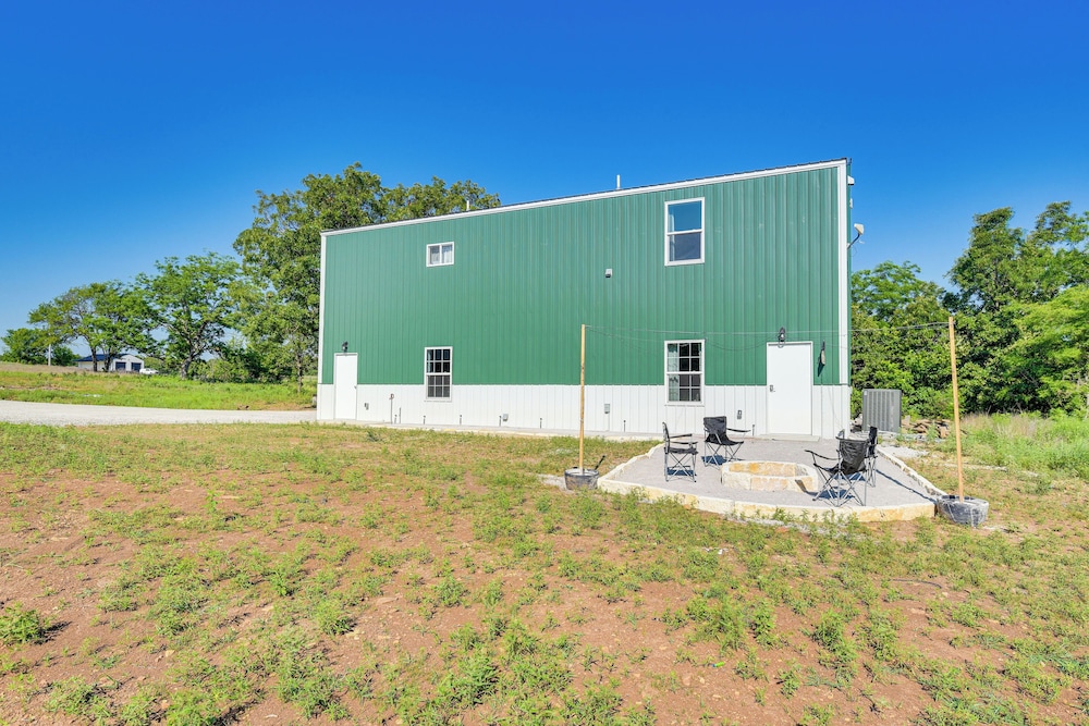 Indoor Recreation Room At Skiatook Vacation Rental - Ramona, OK