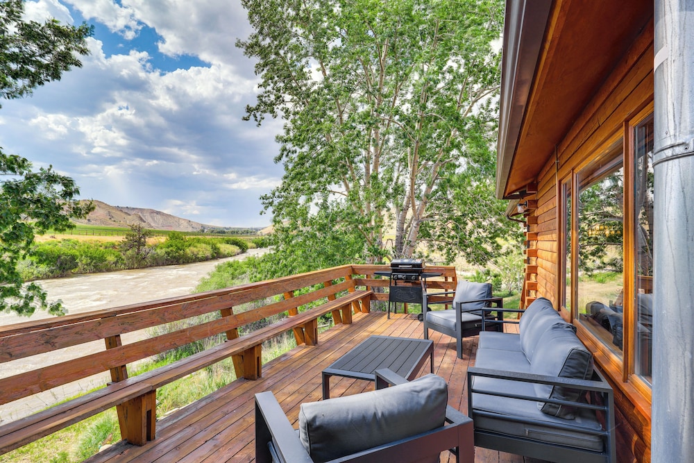 Dubois Riverfront Lodge W/ On-site Fishing & Views - Wyoming