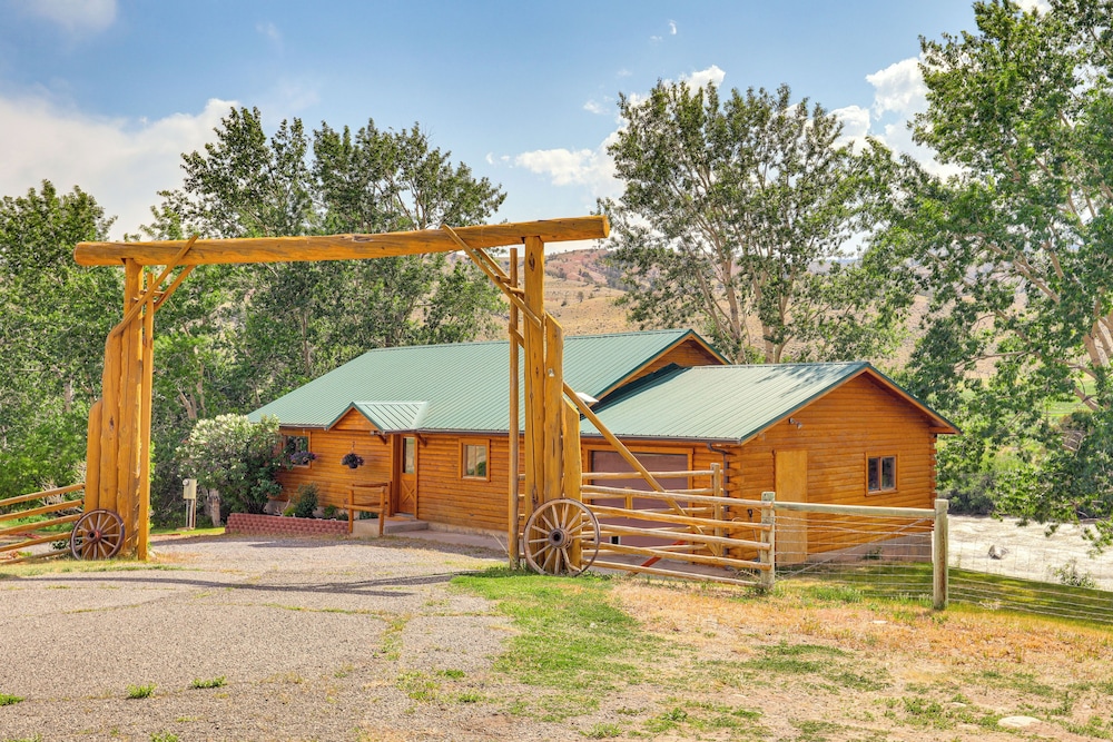 Dubois Riverfront Lodge W/ On-site Fishing & Views - Wyoming