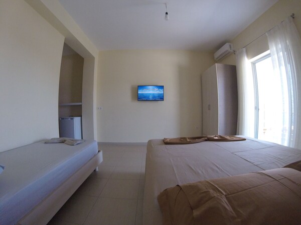 Riviera Rooms - Himarë