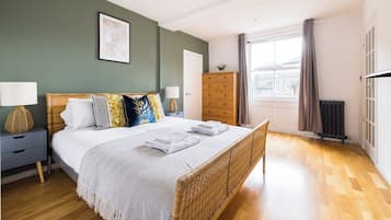 Apartamento luxo, 1 quarto, banheiro privativo | 1 quarto, ferros/tábuas de passar roupa, Wi-Fi de cortesia