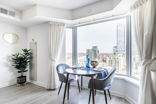 Apartamento econômico | Opções para refeição no quarto