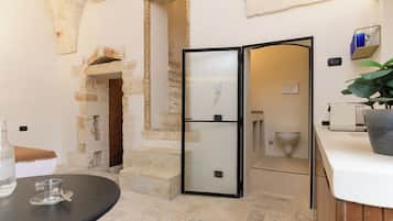 Apartamento | Cozinha privada | Máquina de café expresso, mesas de jantar