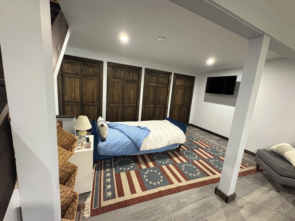 Cozy 3-bedroom Condo Located In Plymouth, Vt .
12 Miles To Okemo Mountain- - Woodstock, VT