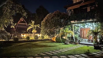 Apartamento clássico, sacada, vista para o lago | Fachada